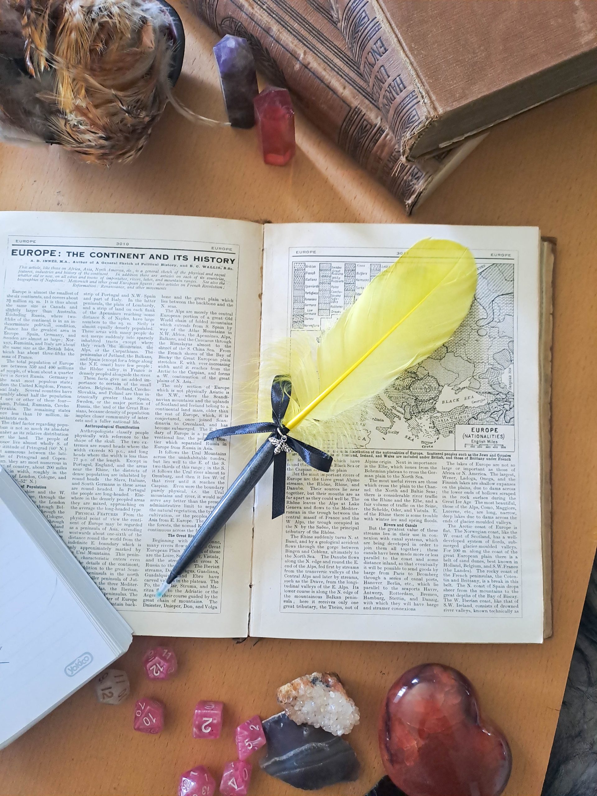Yellow Quill Bee Charm – Studio Gagashi