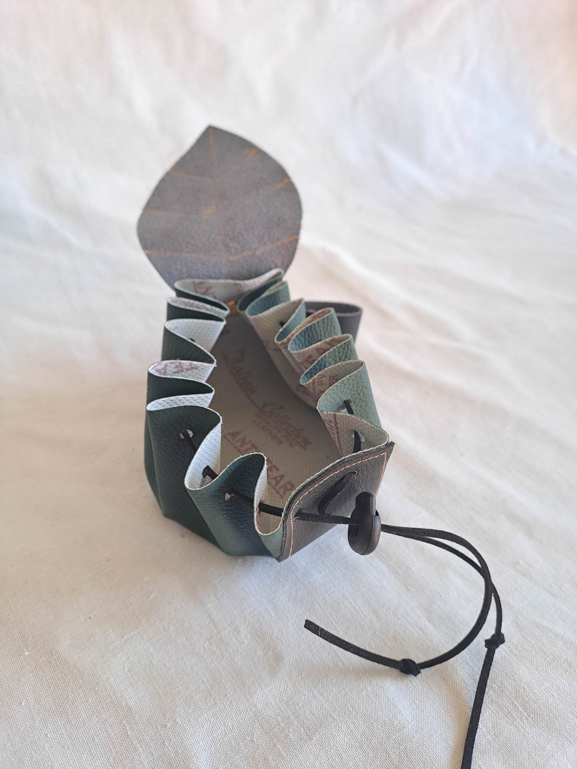 Green Dice Pouch (black) – Studio Gagashi